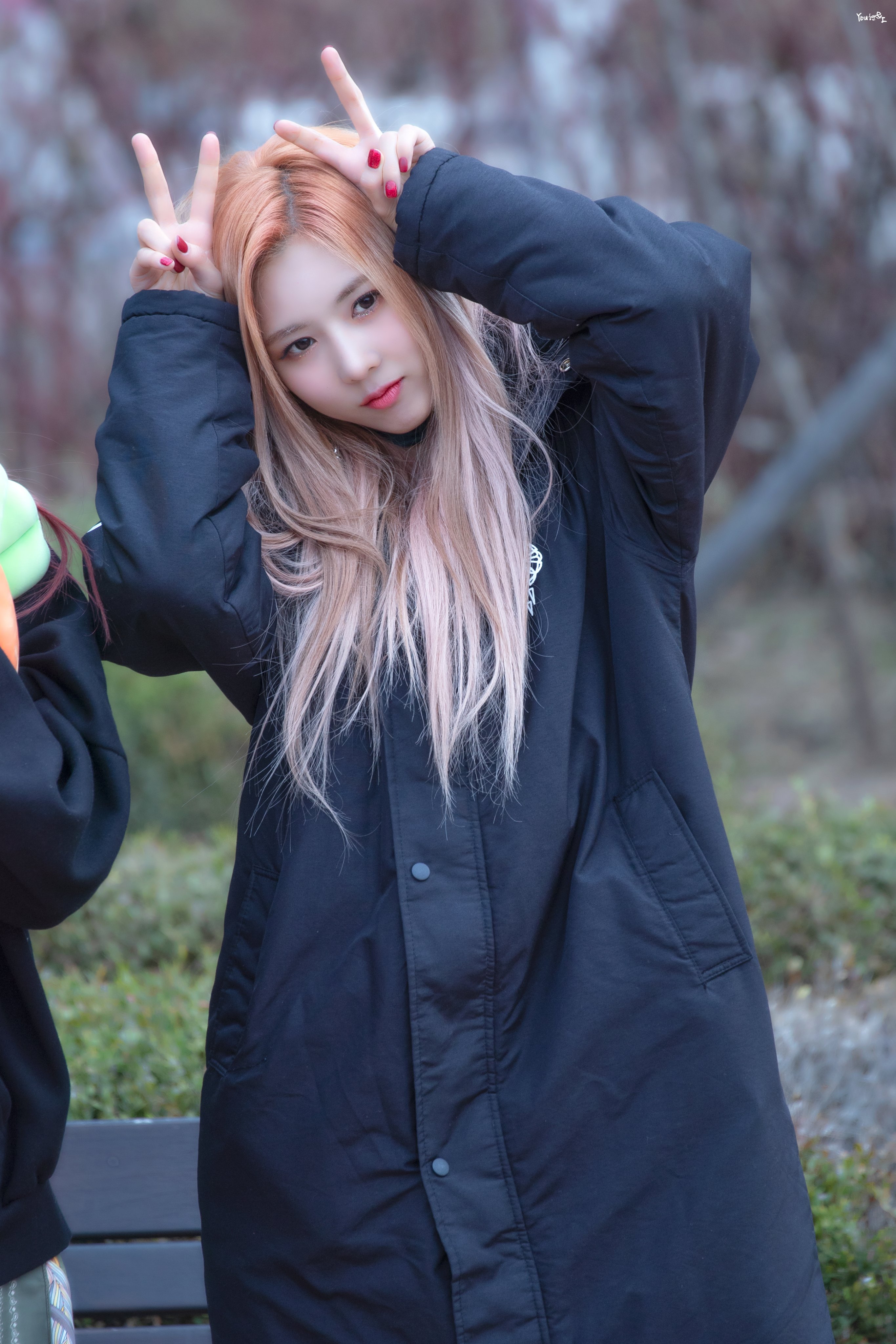 190310 Yoohyeon | Scrolller