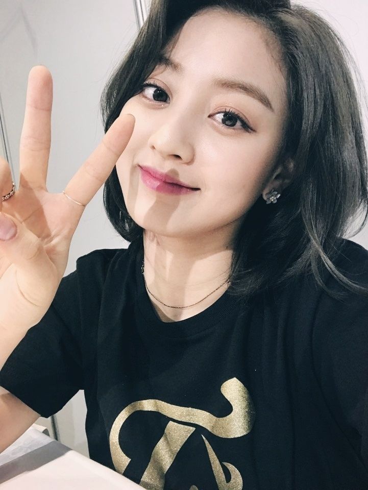 190324 Jihyo Selca | Scrolller