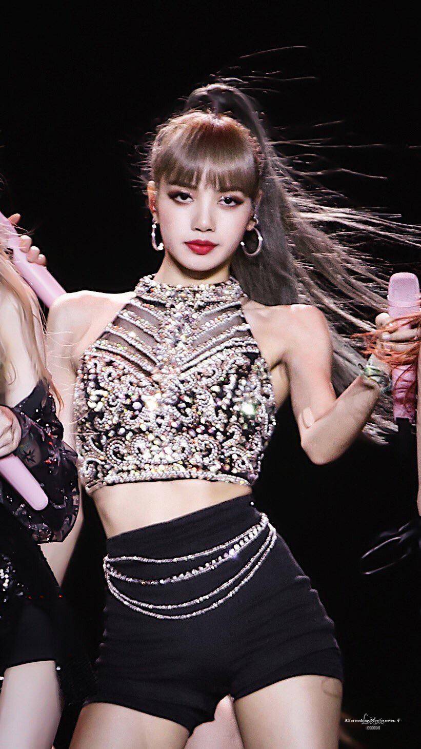 190419 Lisa | Scrolller