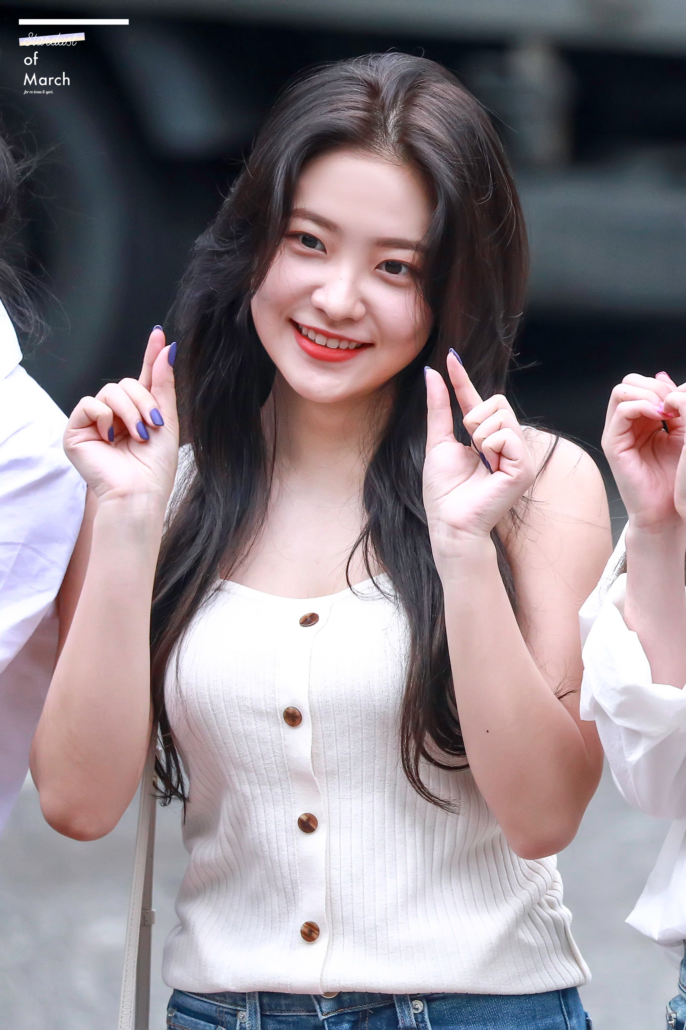 190621 Yeri | Scrolller