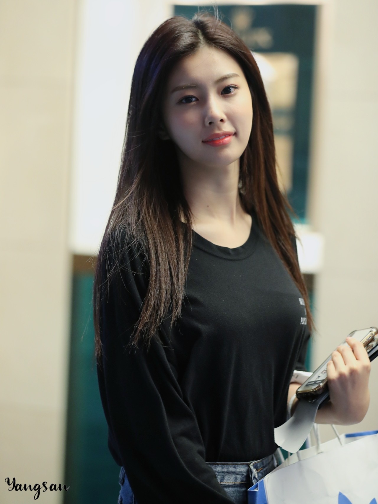 190711 - Kang Hyewon @ Haneda Airport | Scrolller