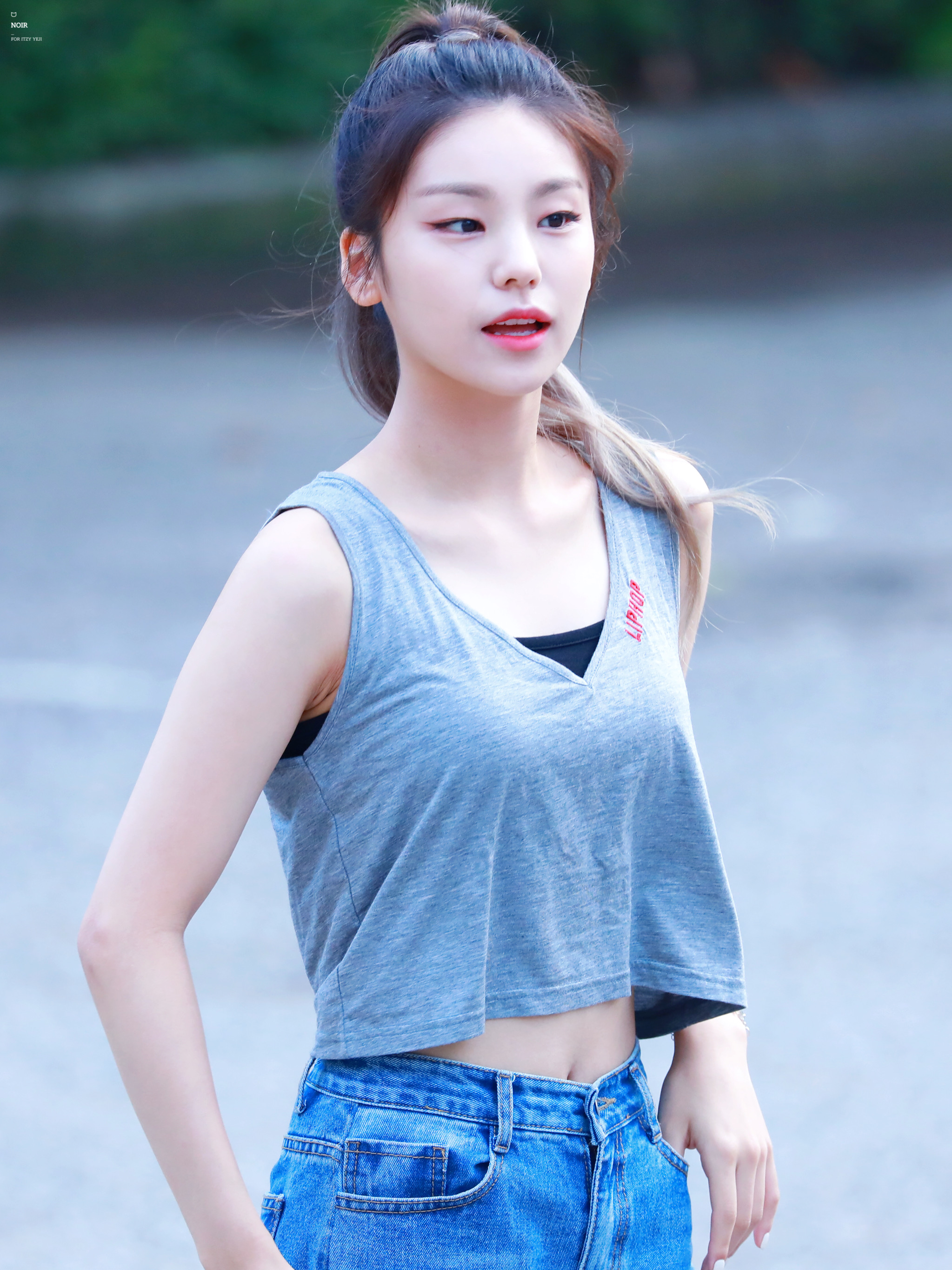 190802 Yeji | Scrolller