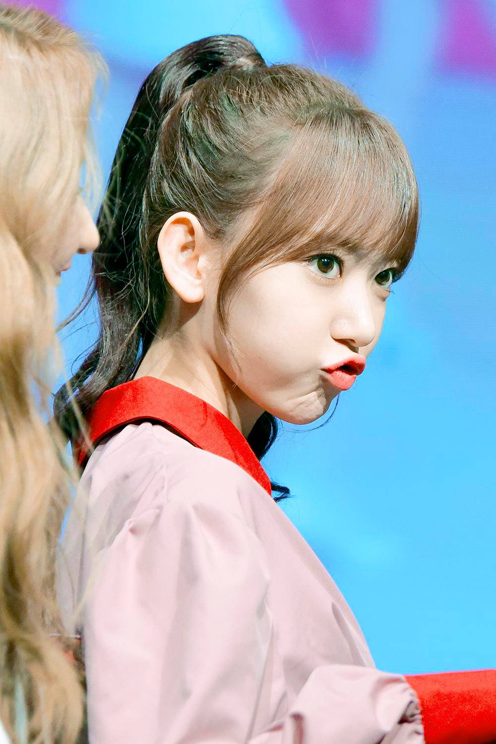 190903 - Miyawaki Sakura-chan | Scrolller