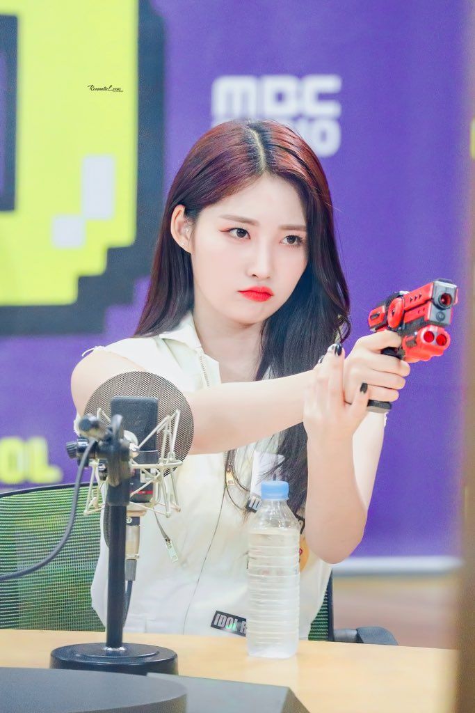 190911 Sihyeon | Scrolller