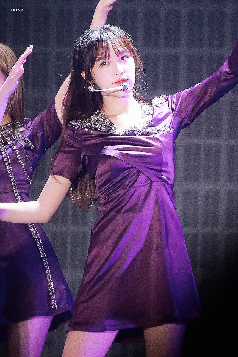 190925 Yena | Scrolller