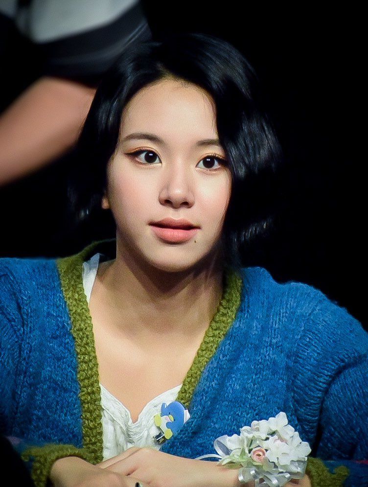 191005 Chaeyoung | Scrolller