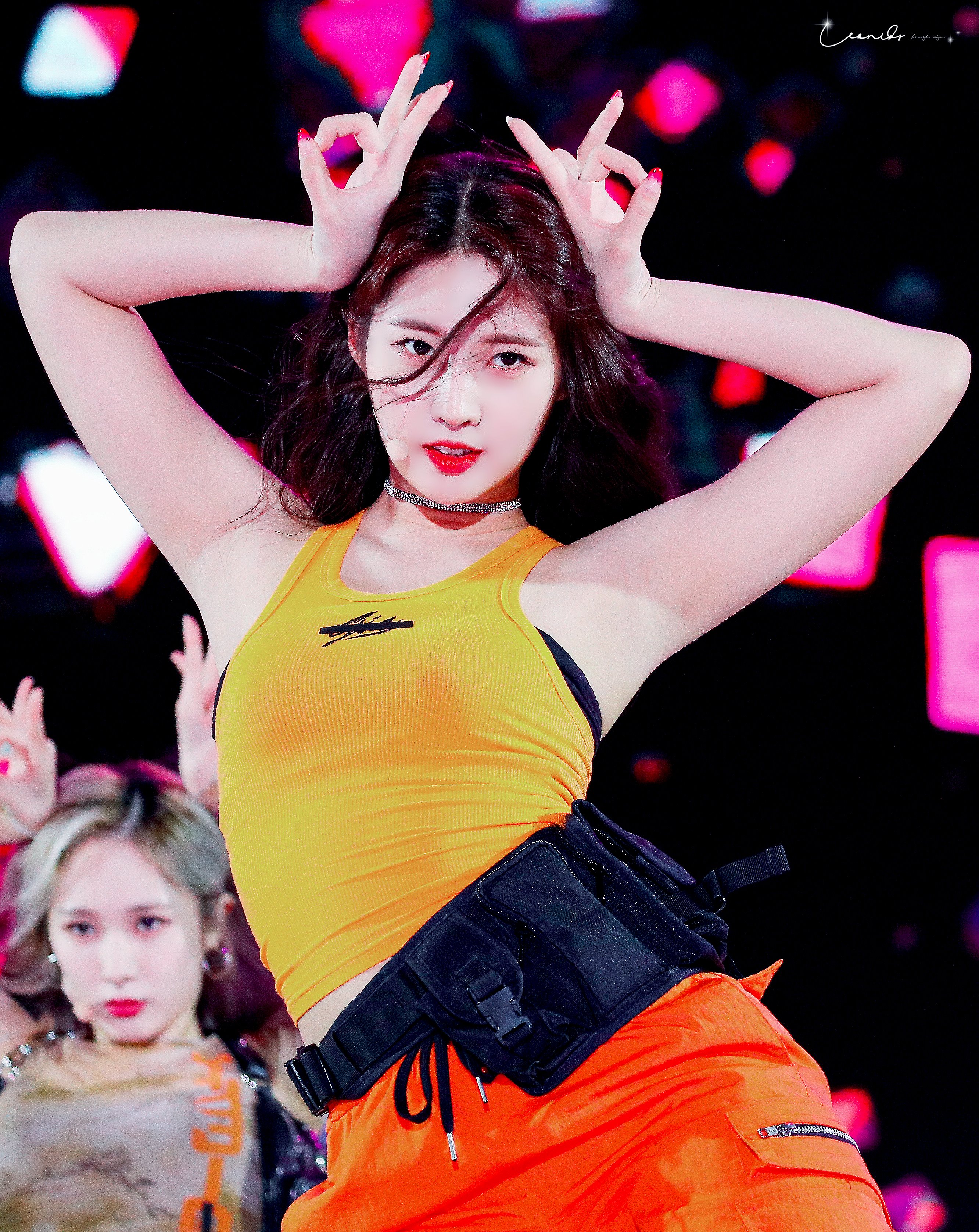 191005 Sihyeon | Scrolller