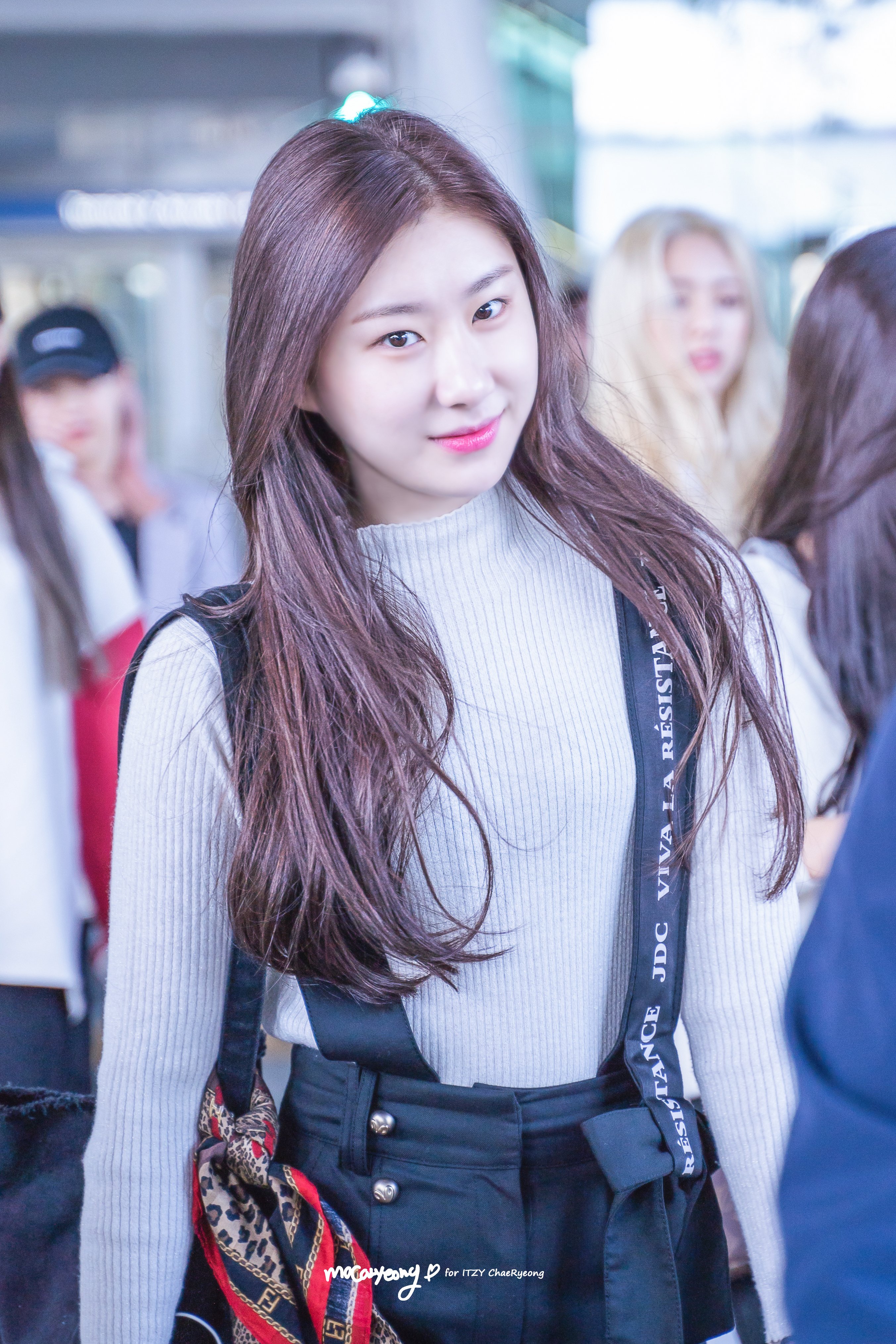 191103 Chaeryeong | Scrolller