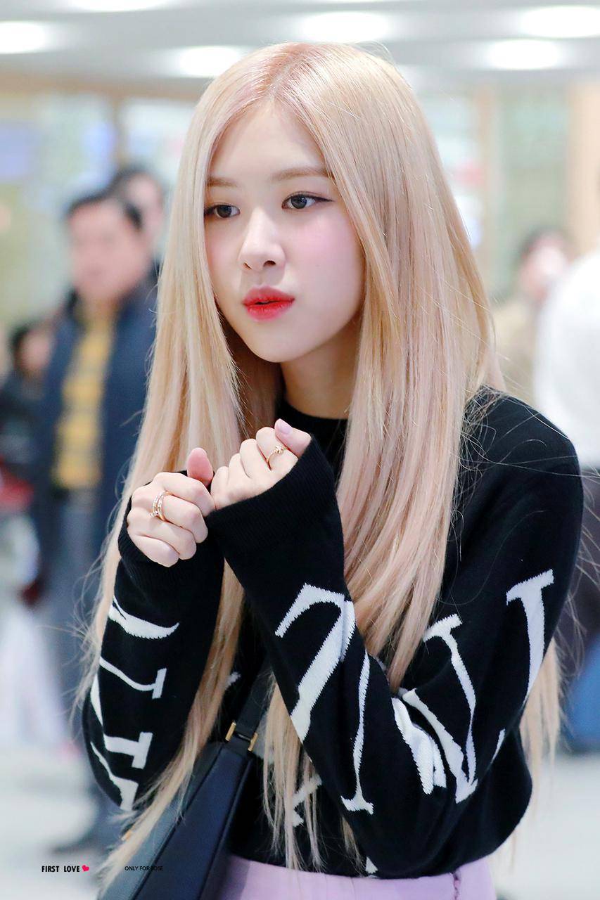 191107 Rosé | Scrolller
