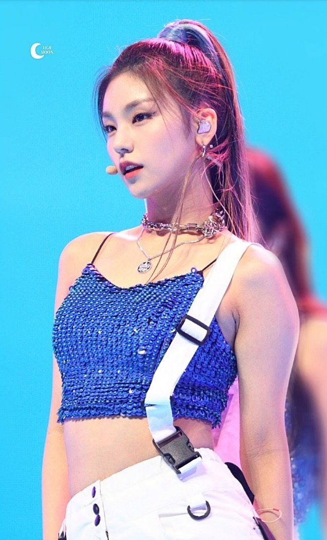 191116 Yeji | Scrolller