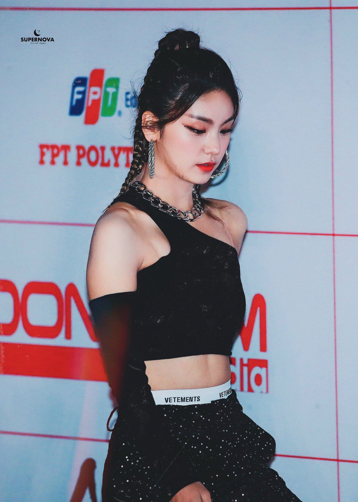 191126 Yeji | Scrolller