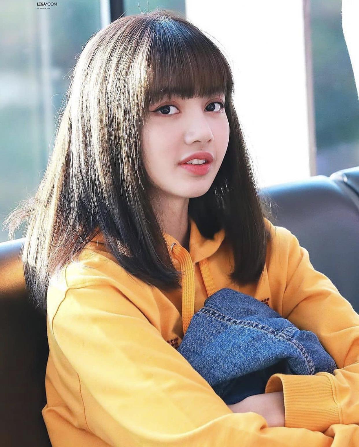 191203 Lisa | Scrolller