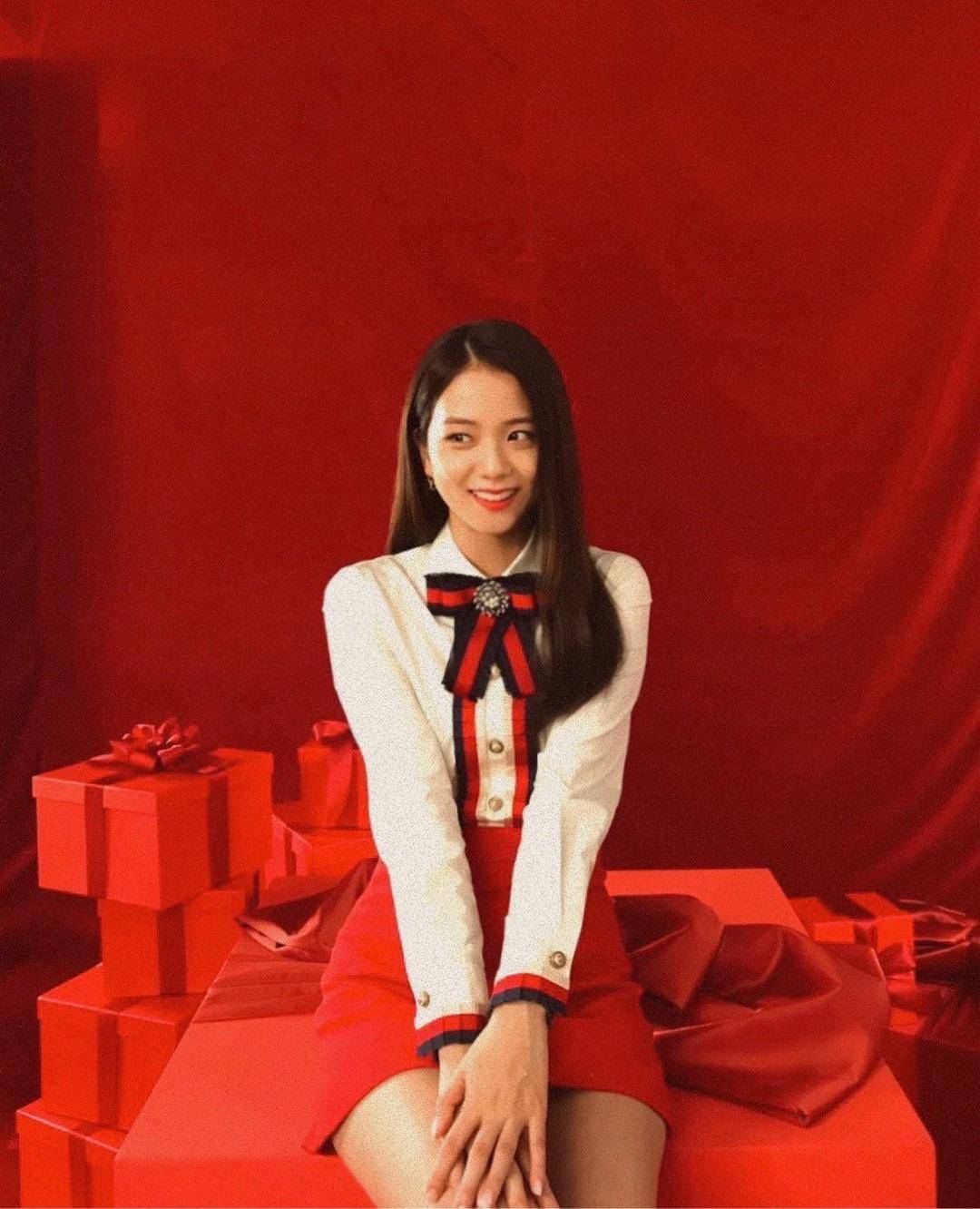 191225 Jisoo IG update | Scrolller