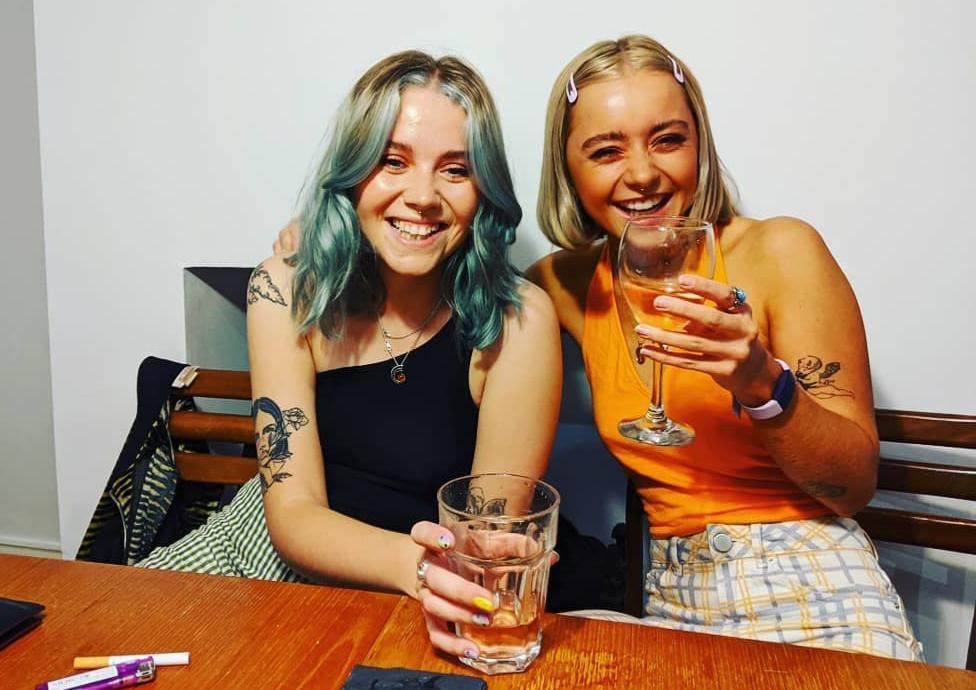 Emily or libby? | Scrolller