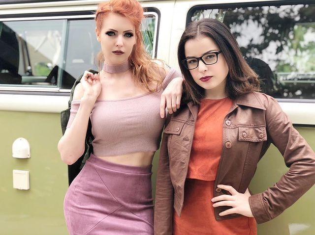 [2] Daphne or Velma | Scrolller