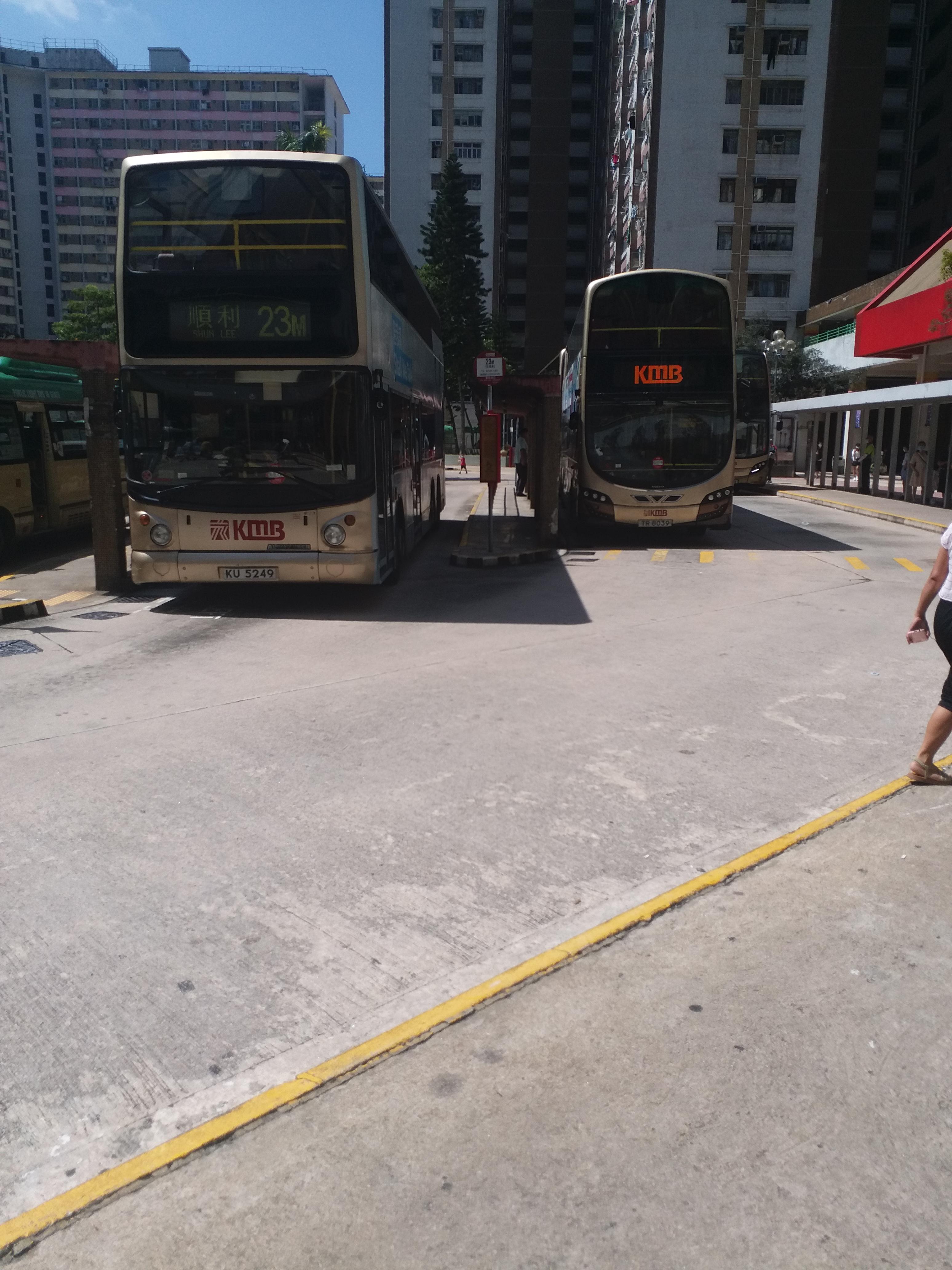 2 generations of Volvo | Scrolller