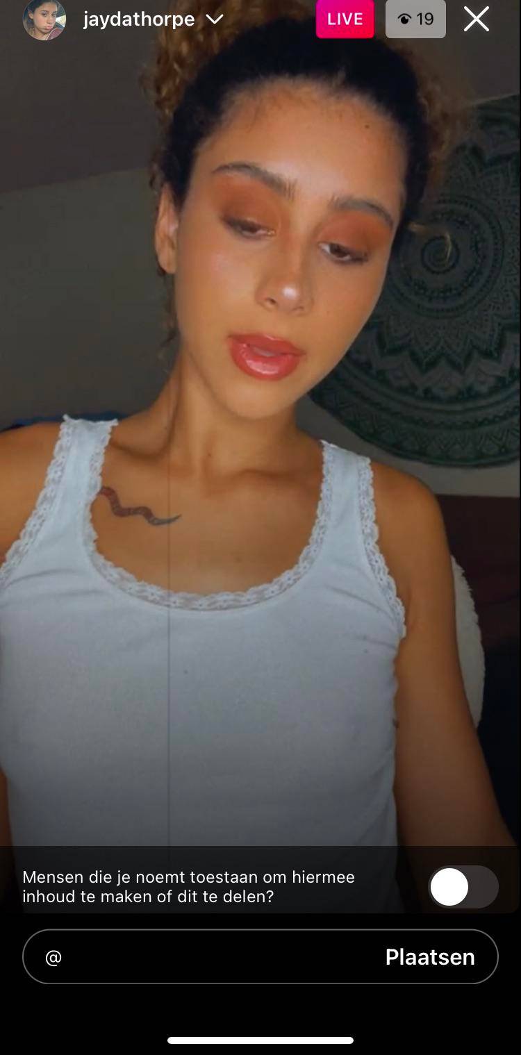 200 viewers flash | Scrolller