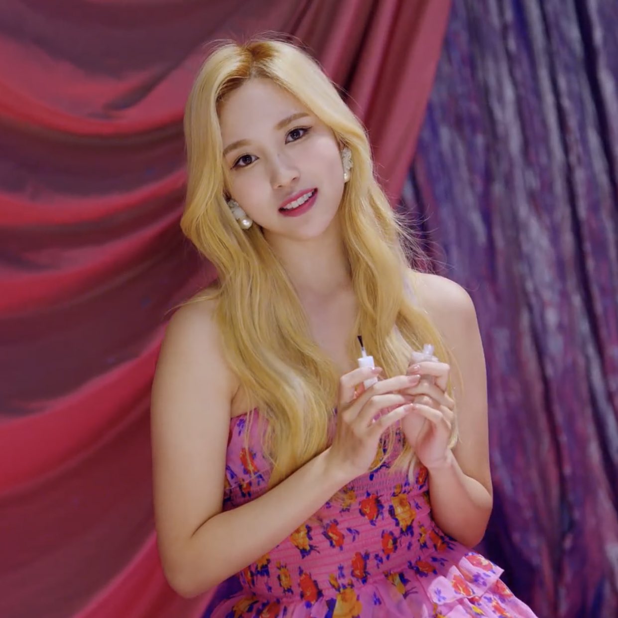 200708 Beautiful Mina | Scrolller