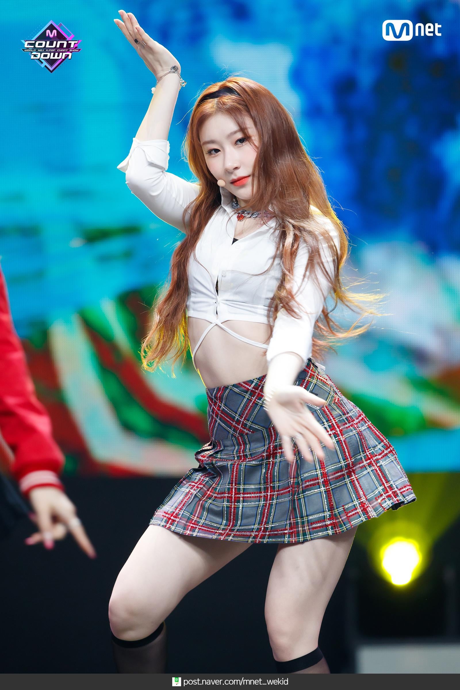 200914 Chaeryeong | Scrolller