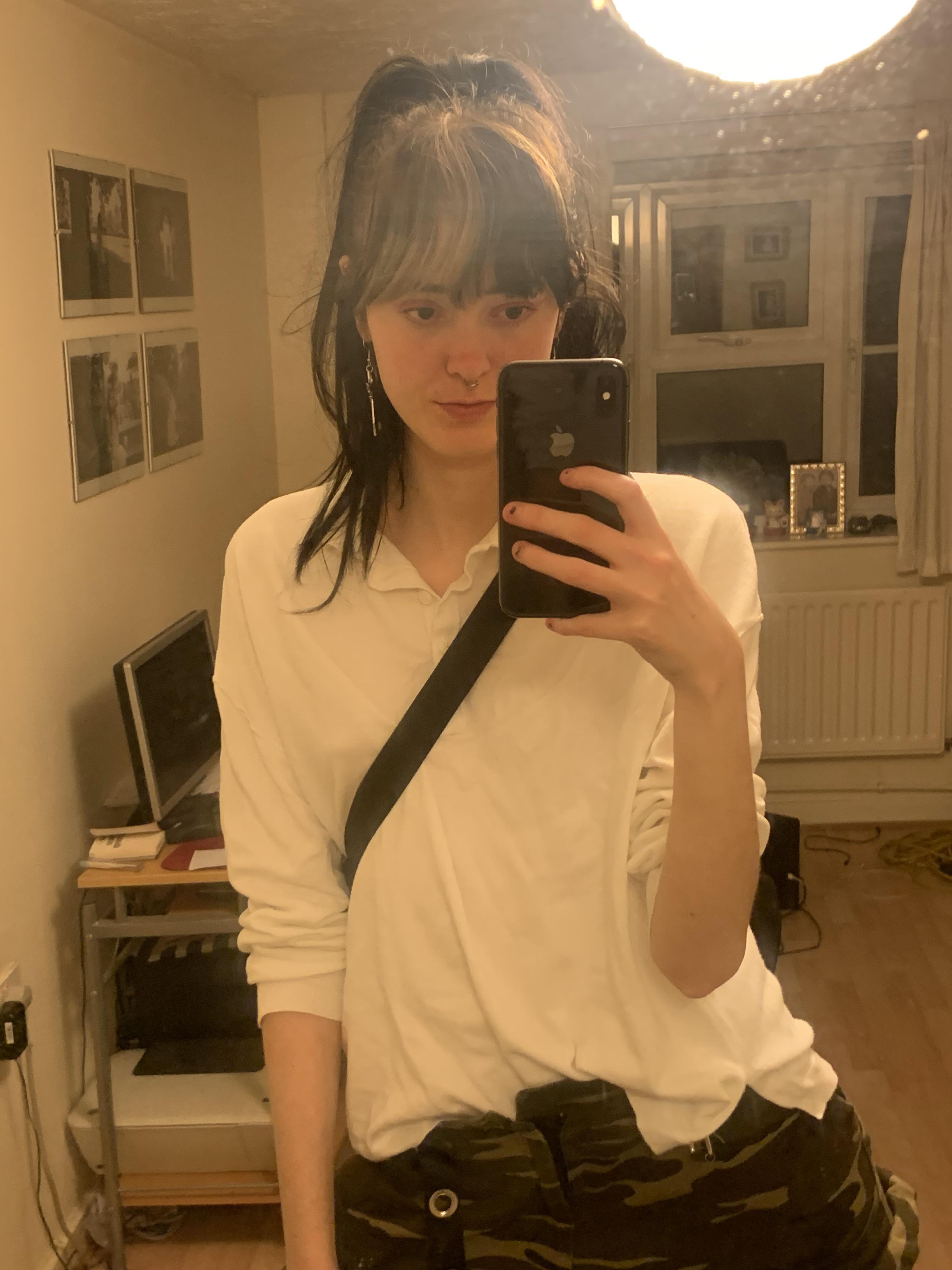 (20F) Feelin cute! Have a good day 😚 | Scrolller