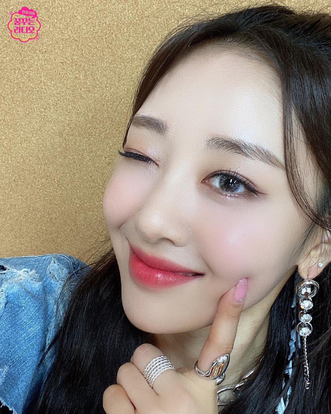 210706 Yves - Jun Hyoseong’s Dream Radio Instagram Update | Scrolller