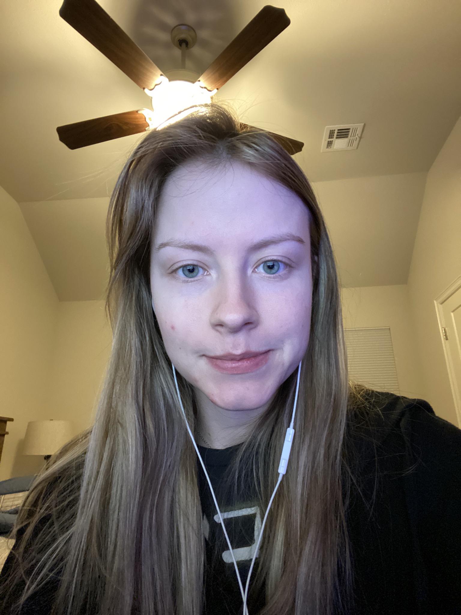 22[F] no makeup, just curious as to what people think | Scrolller