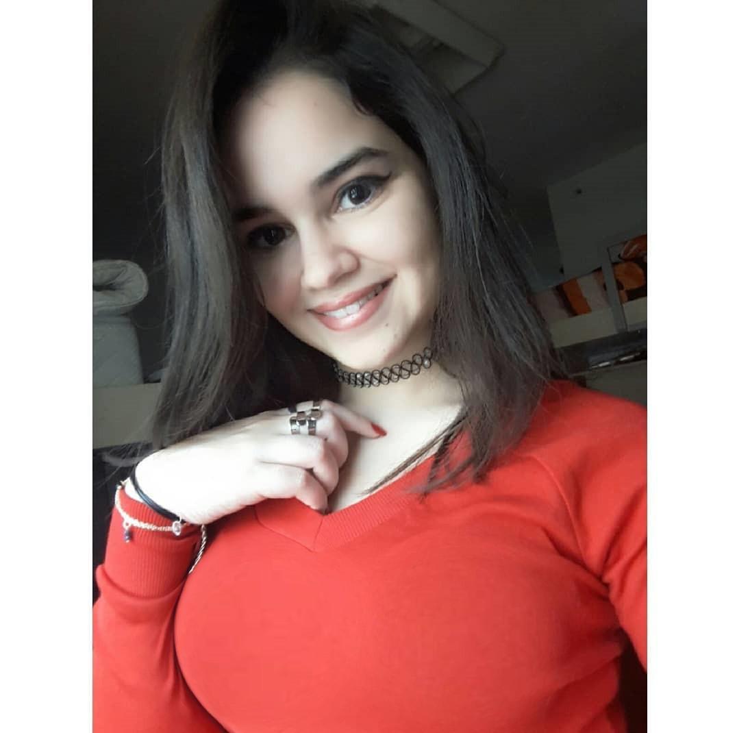 23F if you tribute to my photo i'll send you more.. (: | Scrolller