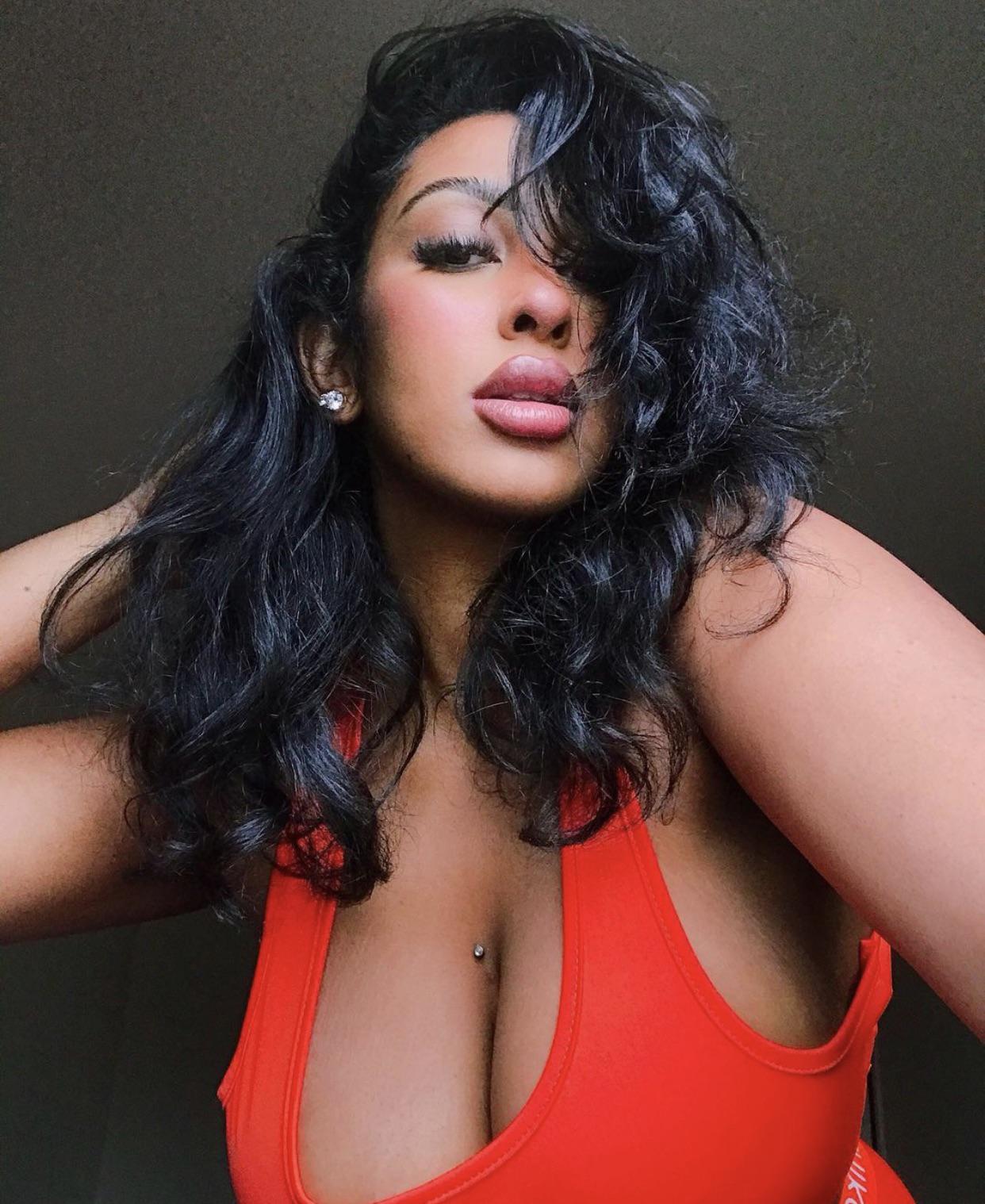 24 years ( F4M ) I’m dominant mistress Catherine Jane looking for a submissive slut to serve me ...