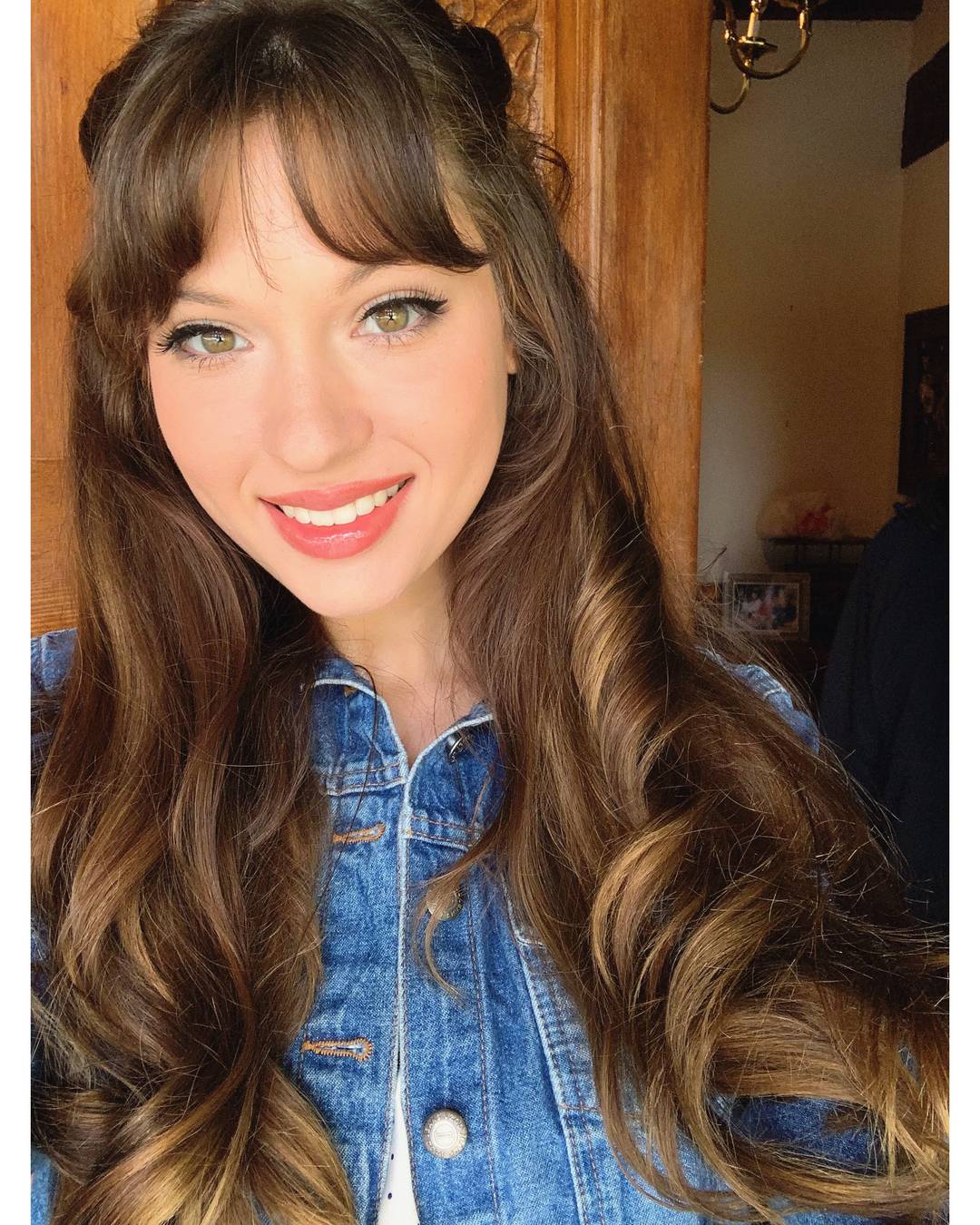 (25)(ONLINE) Former model offering live shows, custom videos, video package (30+vids), GFE and ...