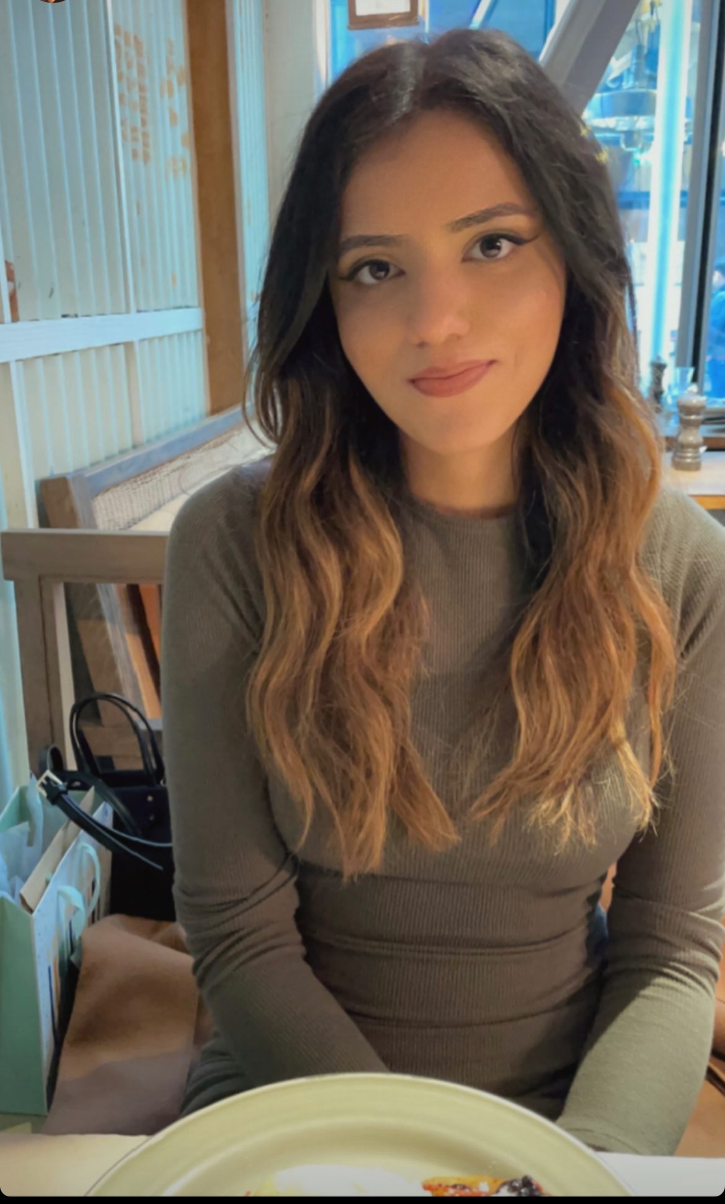 25f from West London I aim to please | Scrolller