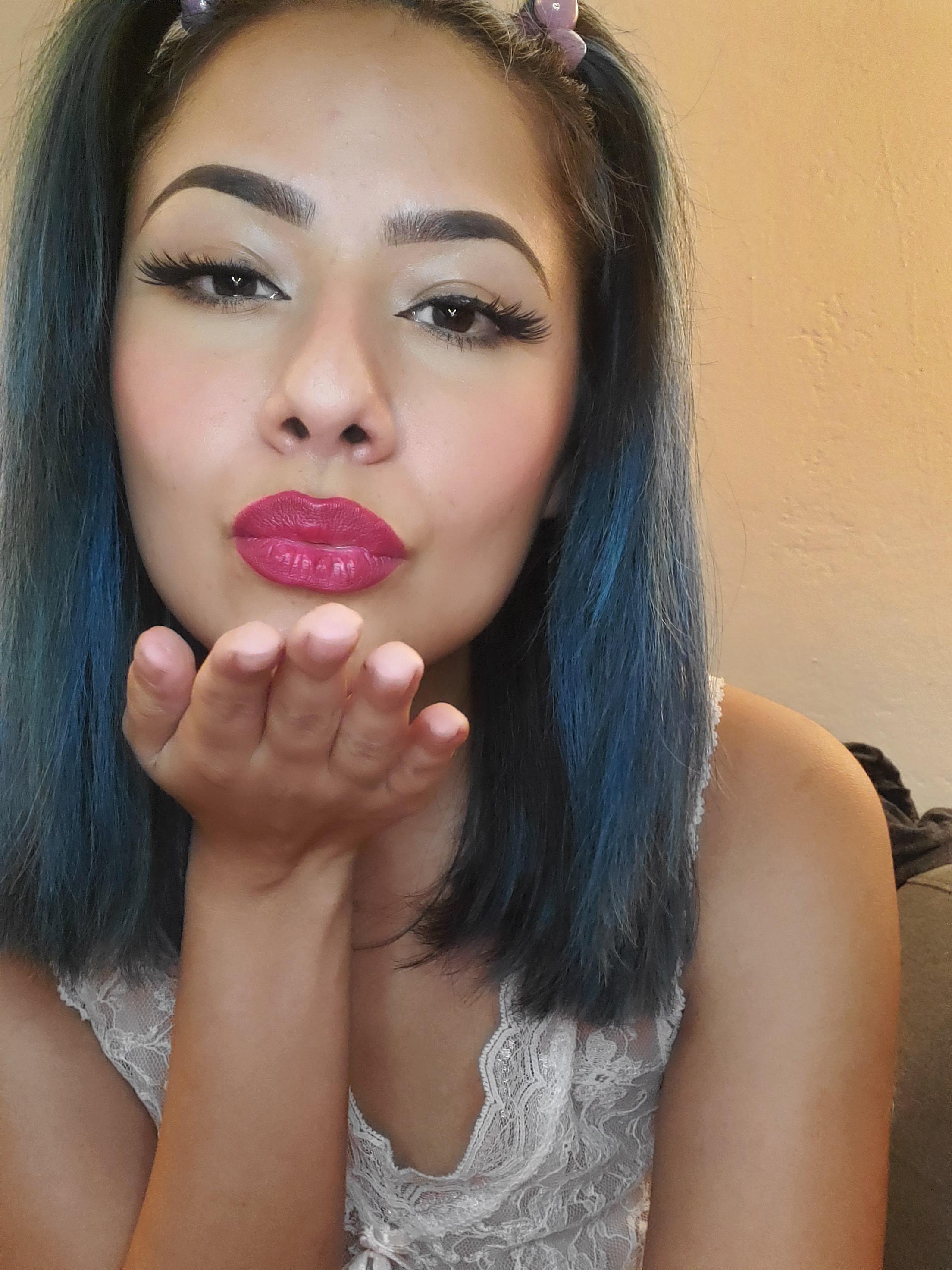 26 years old. Kisses all around! | Scrolller