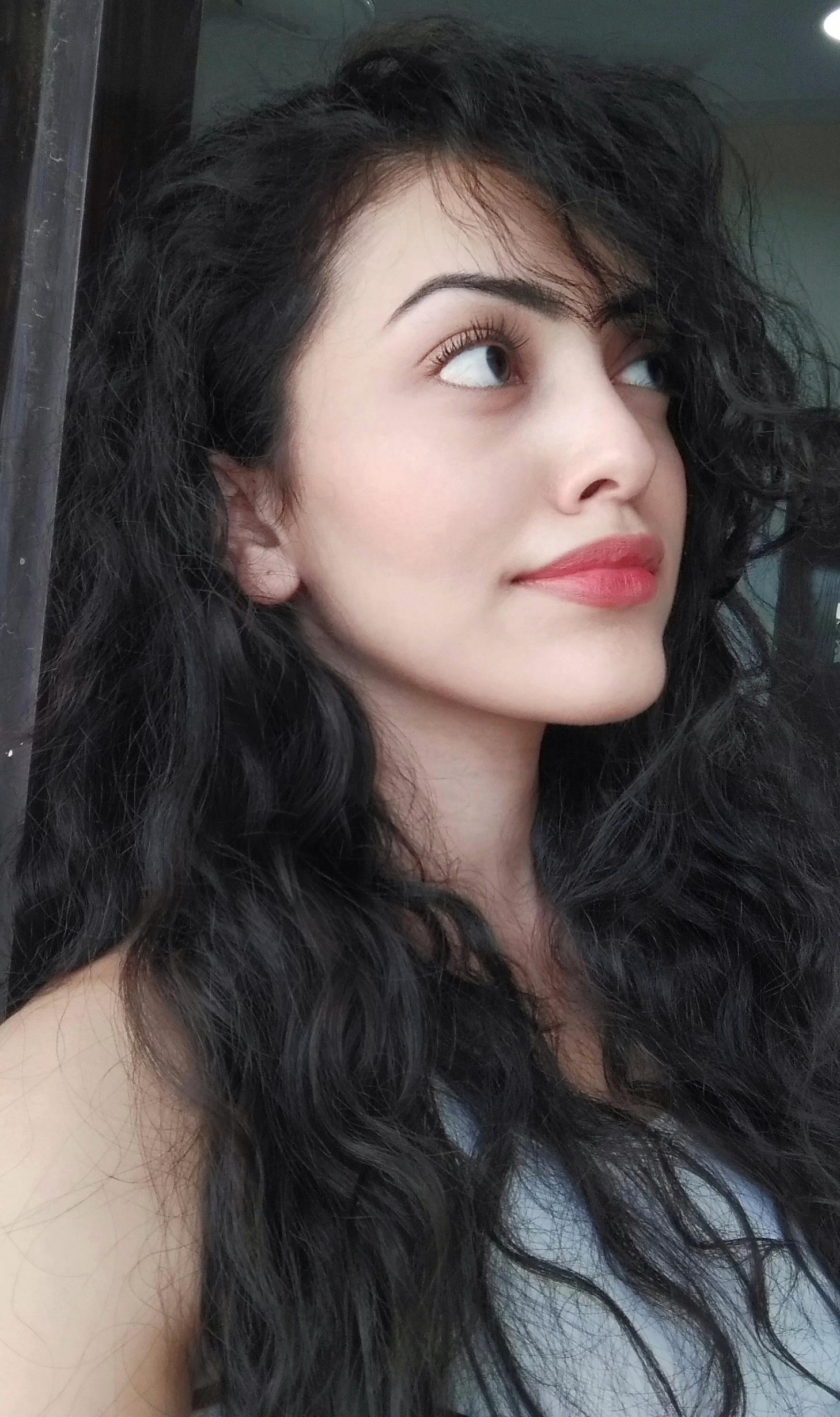 [26F] No that's not a unibrow >_> | Scrolller