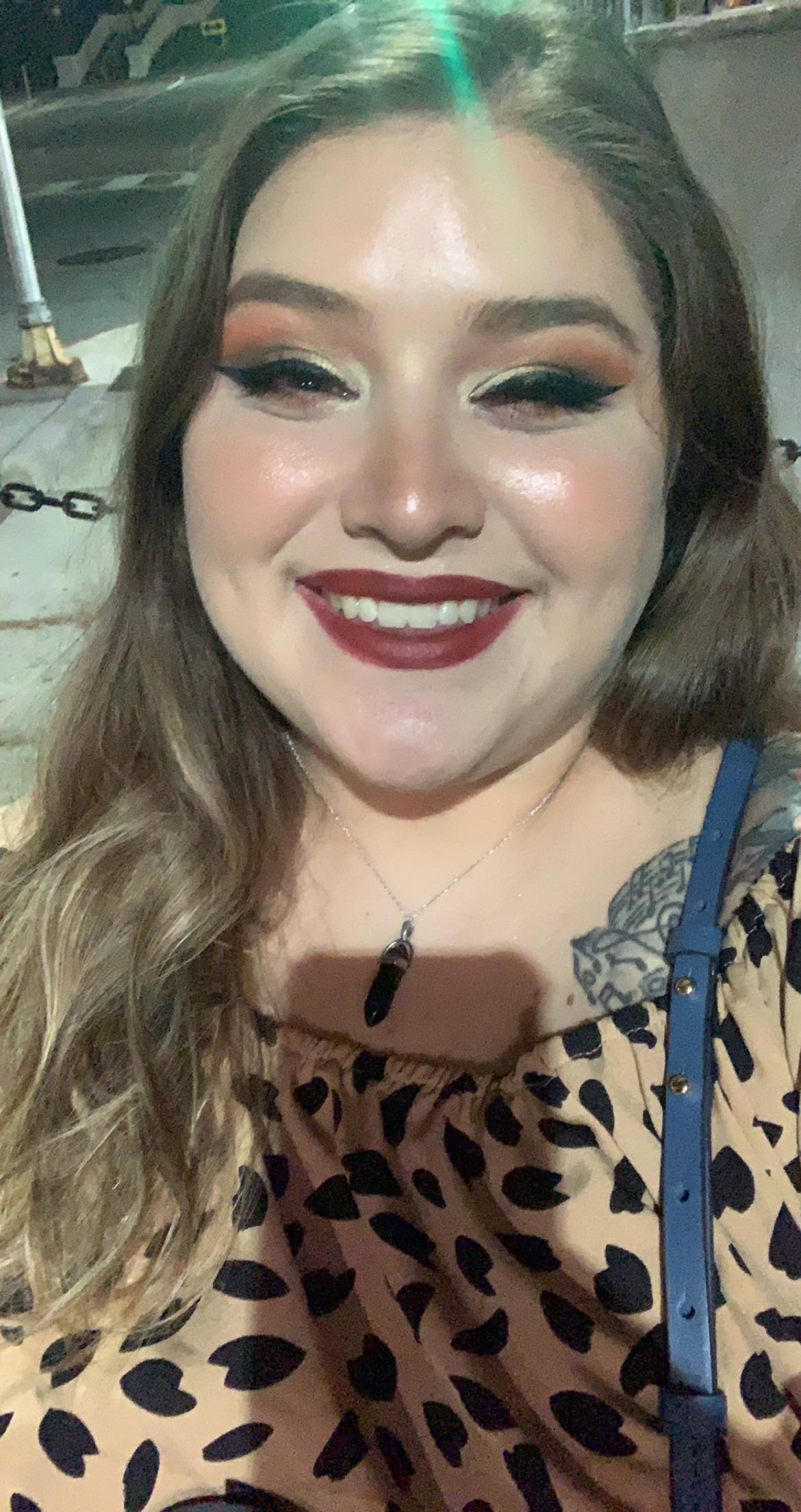 27F enjoy my attempt at a selfie after 🍃🍃🍃 | Scrolller