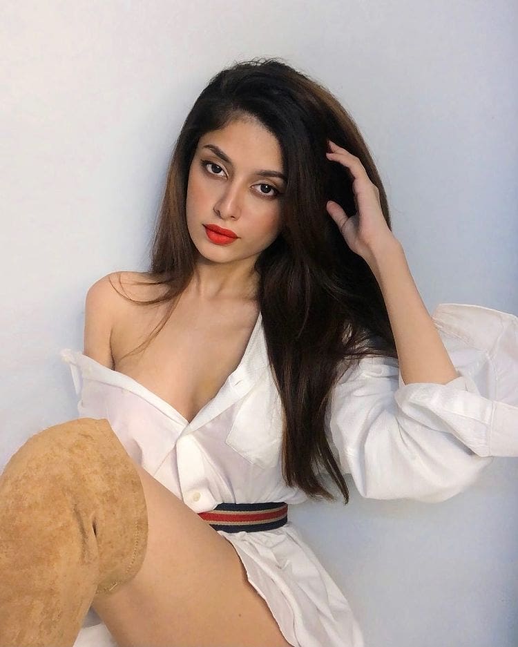 28(F4M)I'm a dominant mistress seeking for a submissive slut to serve me ,,,kik,, Mistressmiley9 ...