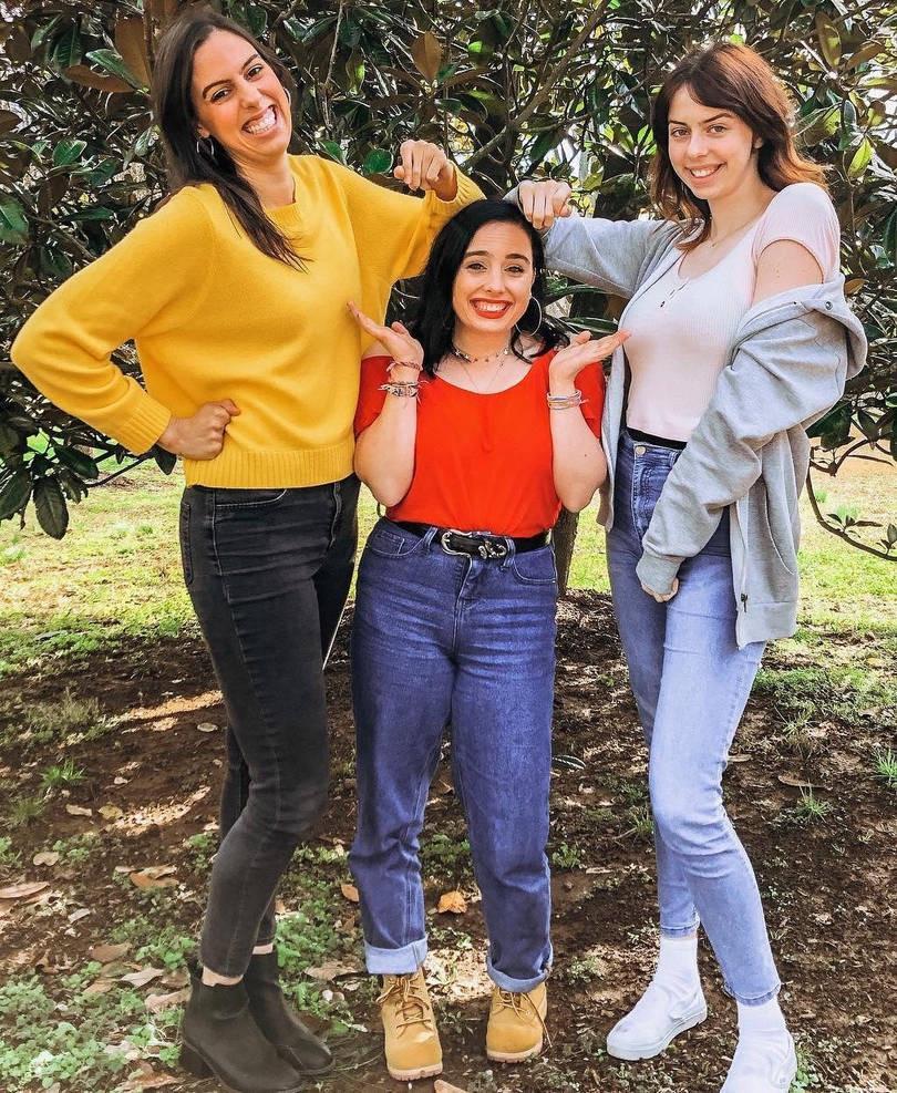 3 sisters, 3 sizes | Scrolller