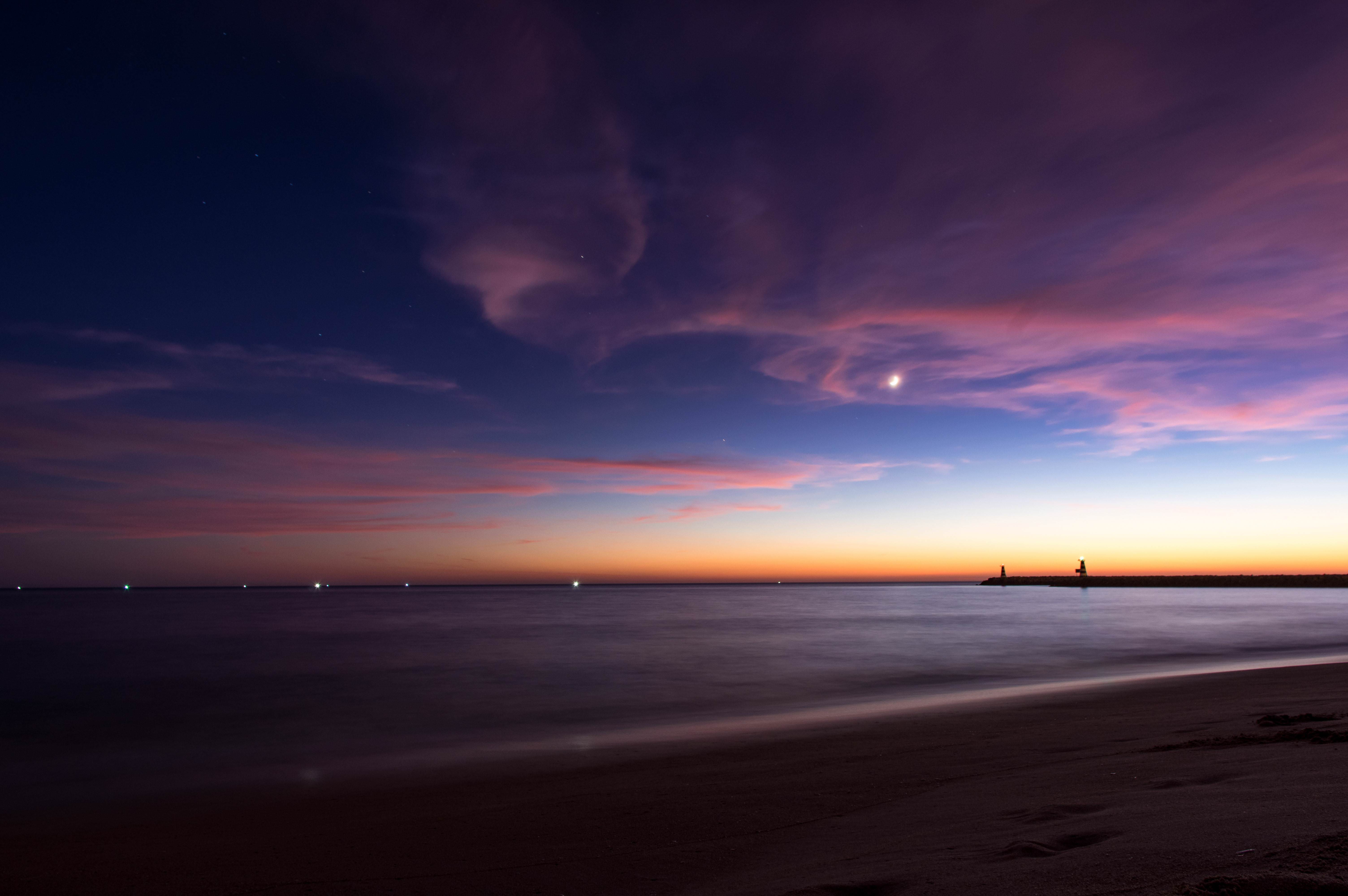 30 seconds of exposure just after sunset(6016x4000) | Scrolller