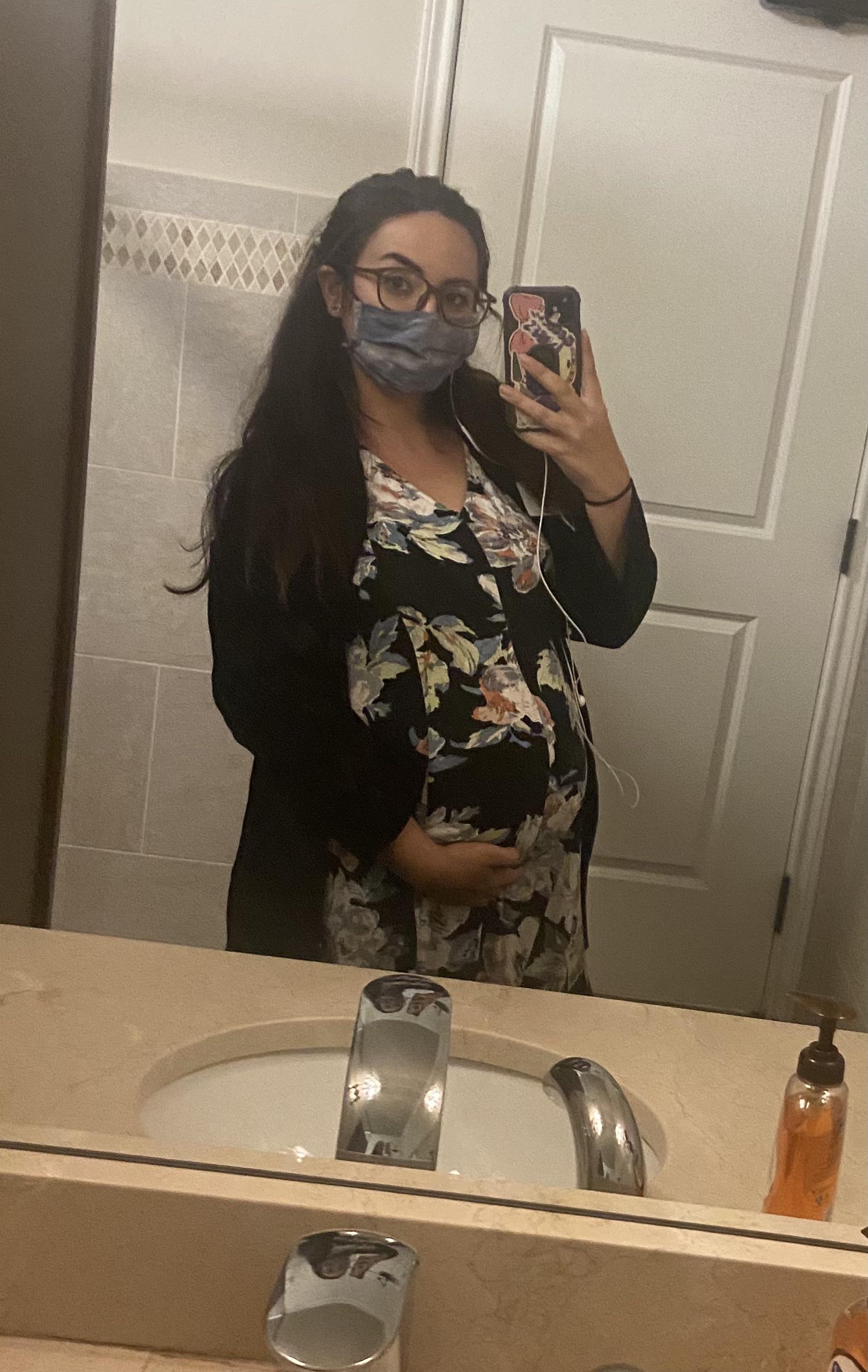 😋 32 weeks now | Scrolller