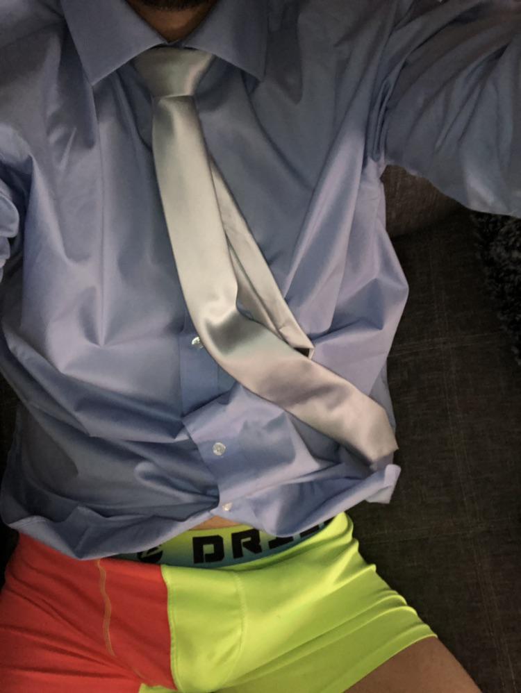 34 Suitfetish fun. Into dudes wearing shirt and ties or suits. Add hahshharry | Scrolller