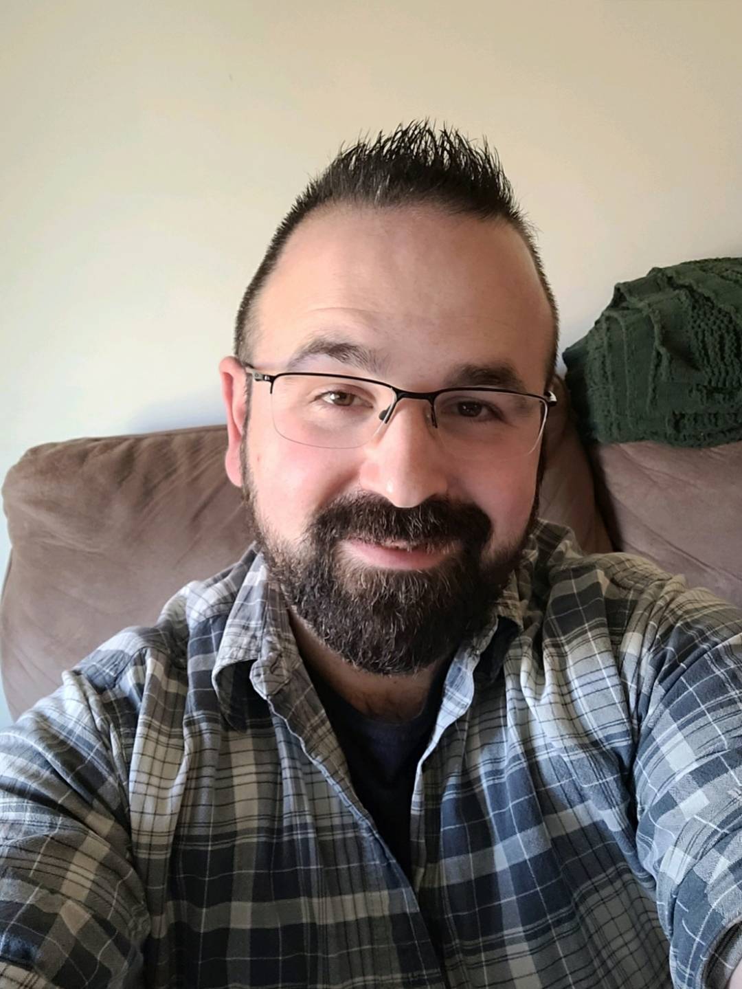 35 year old father of 3. Figured I would try saying hi! | Scrolller