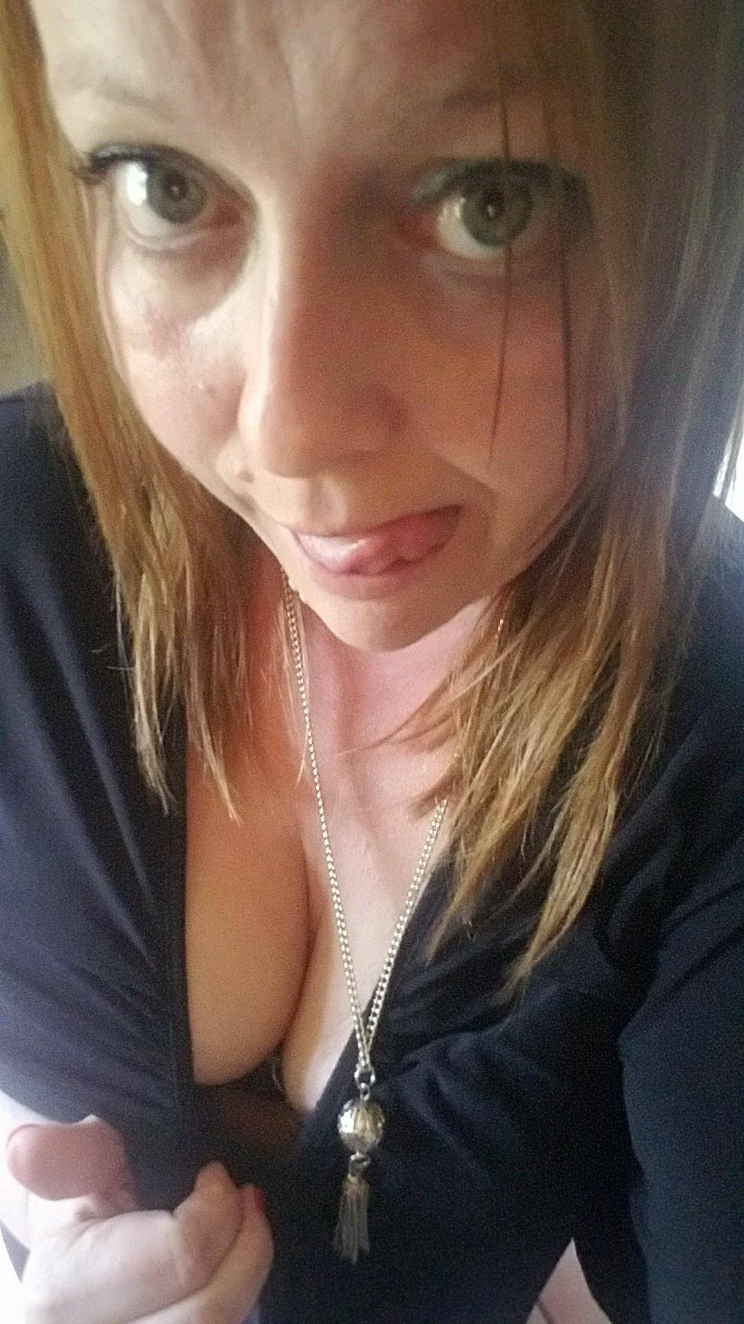 38F [F4M] [F4MM] Bellevue Nebraska - looking for a guy or 2 to come take advantage of me while ...