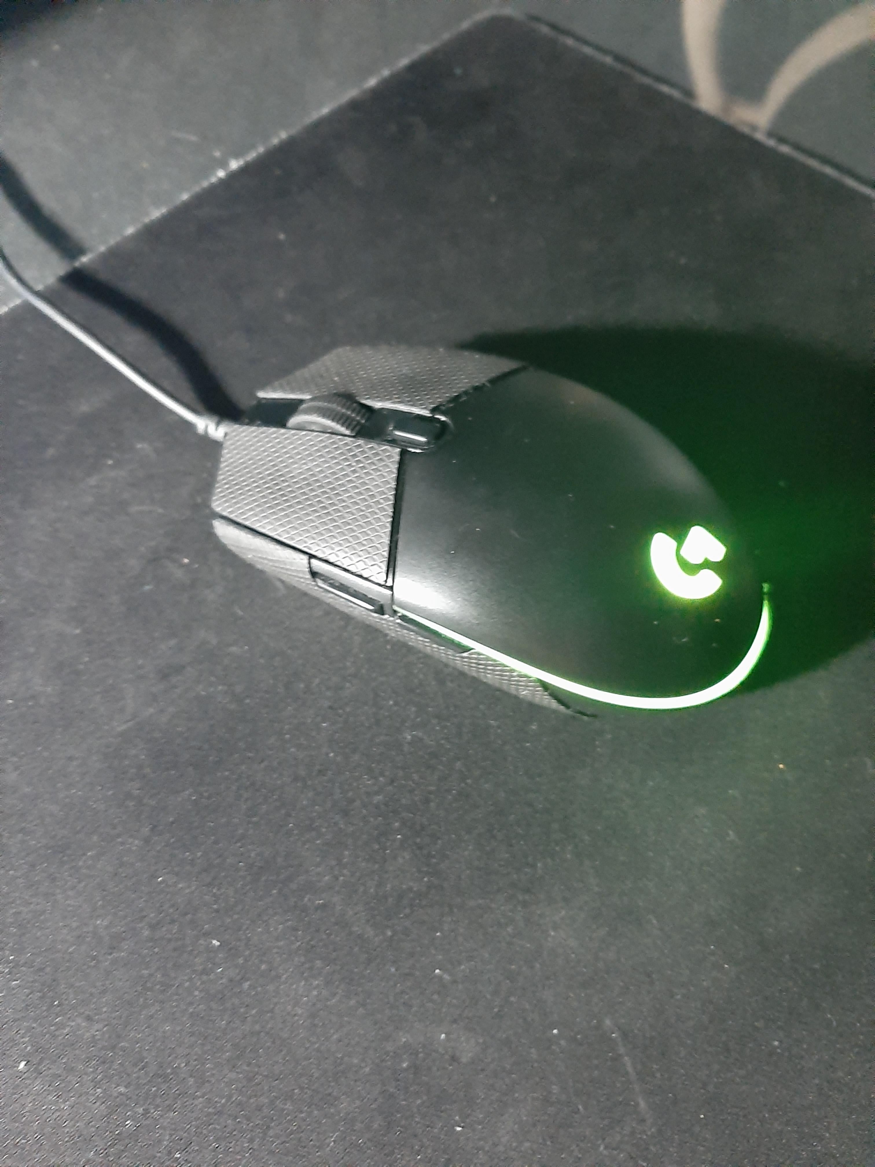 4$ Mouse grip on a Logitech G103 | Scrolller