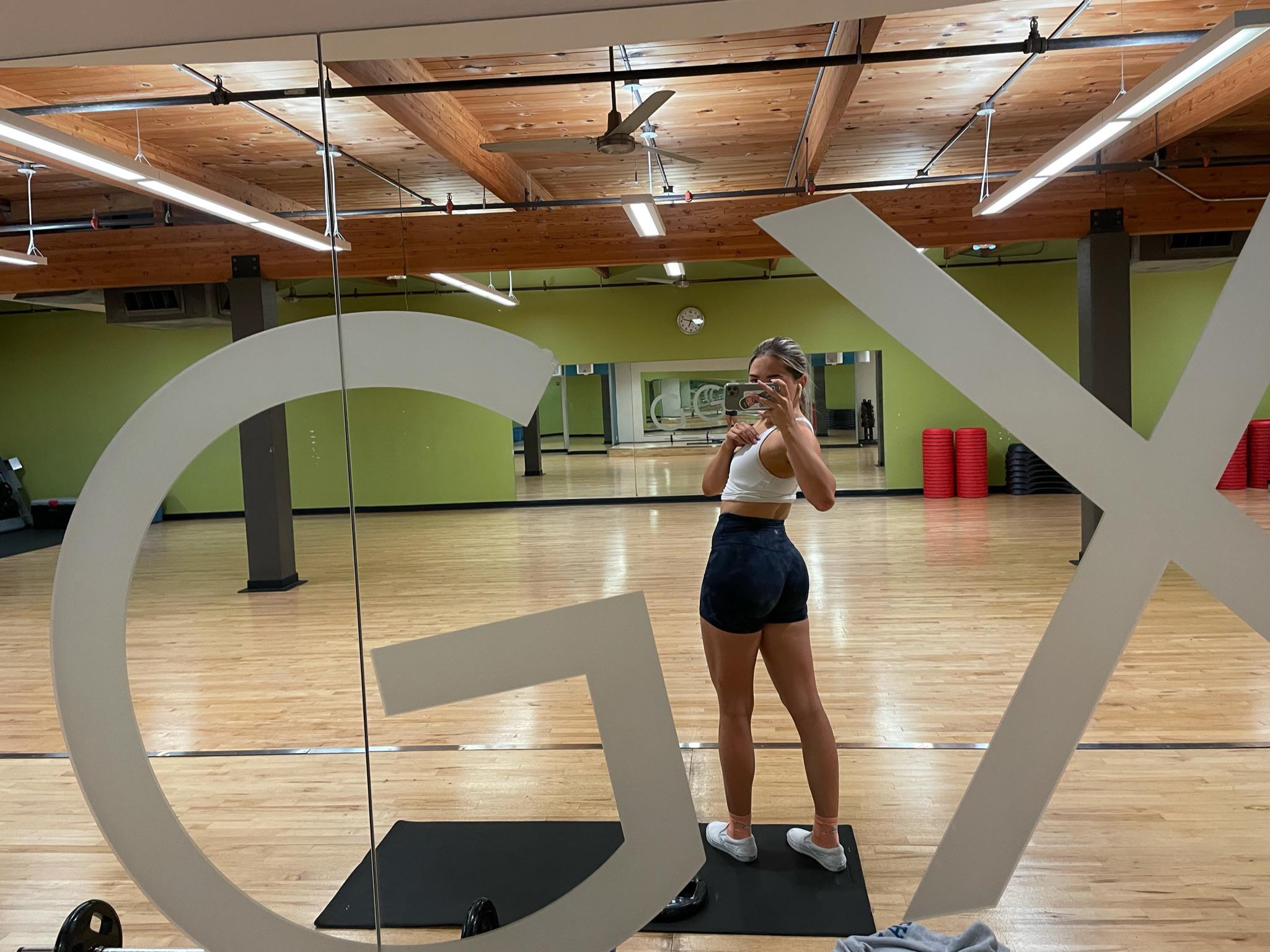 Hip thrust PR today 😇 Guess how much weight? | Scrolller