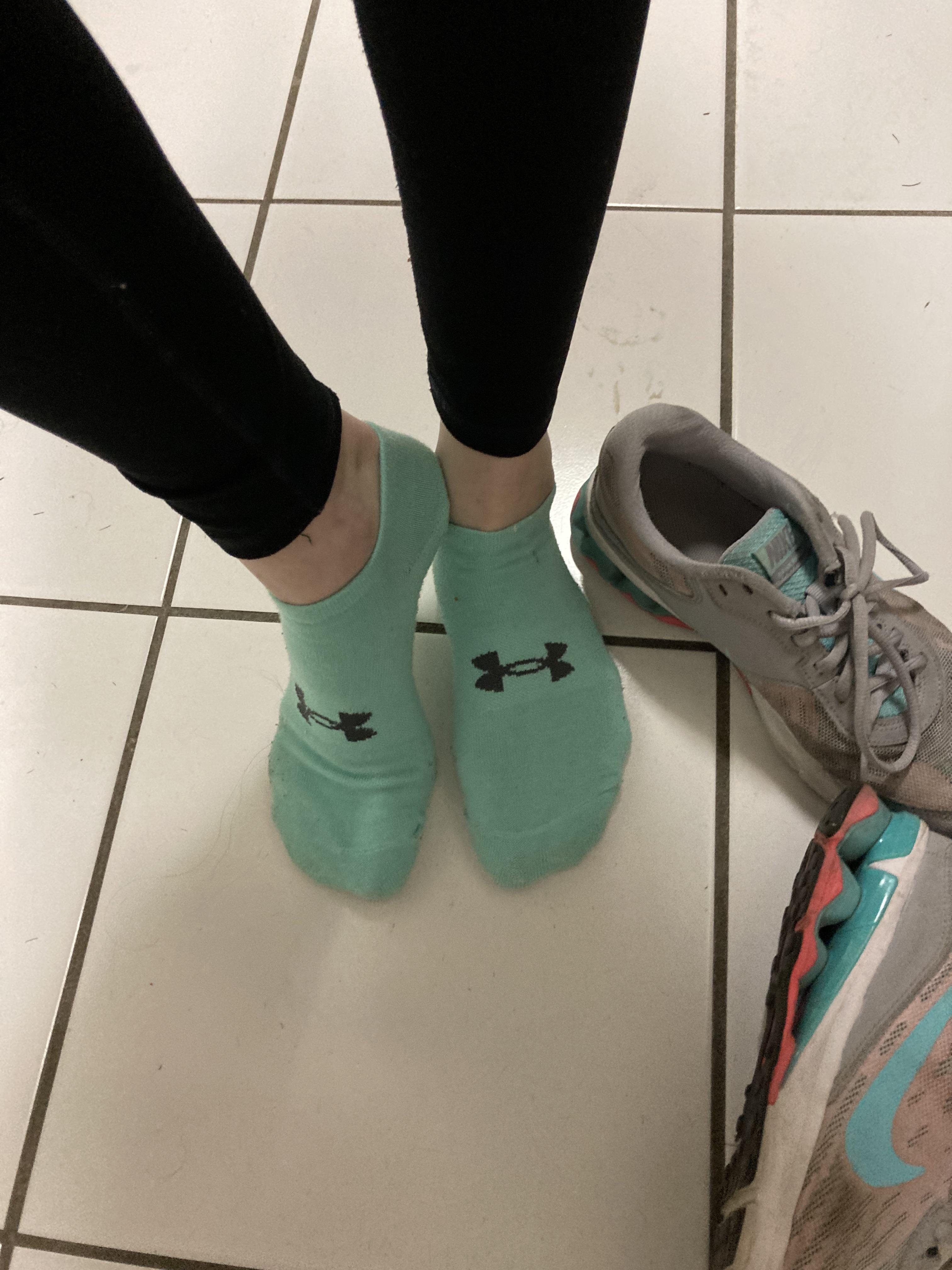 5 day wear 😎 sooo smelly! [selling] [us] | Scrolller