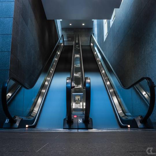 5 second escalator shot [2000x2000] | Scrolller