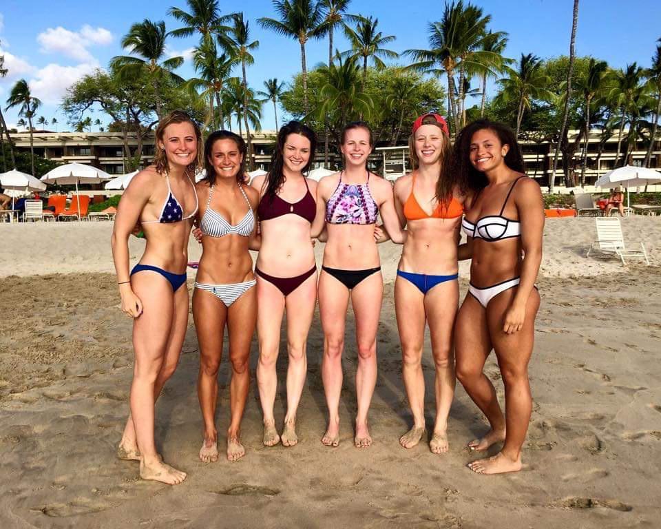 [6] chicks with abs | Scrolller