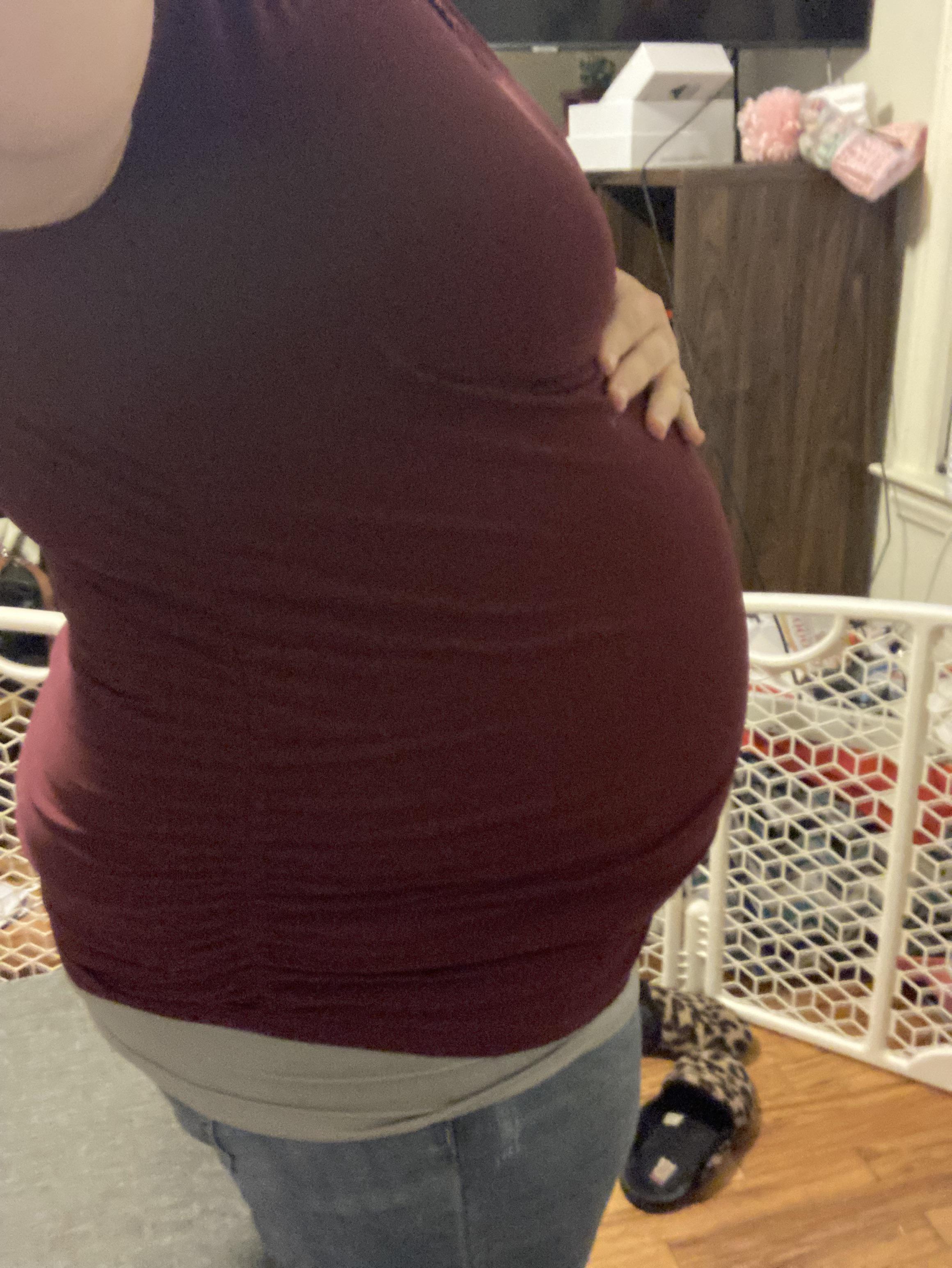 9 months and ready to pop 😍 cum on me, daddy 😋 | Scrolller