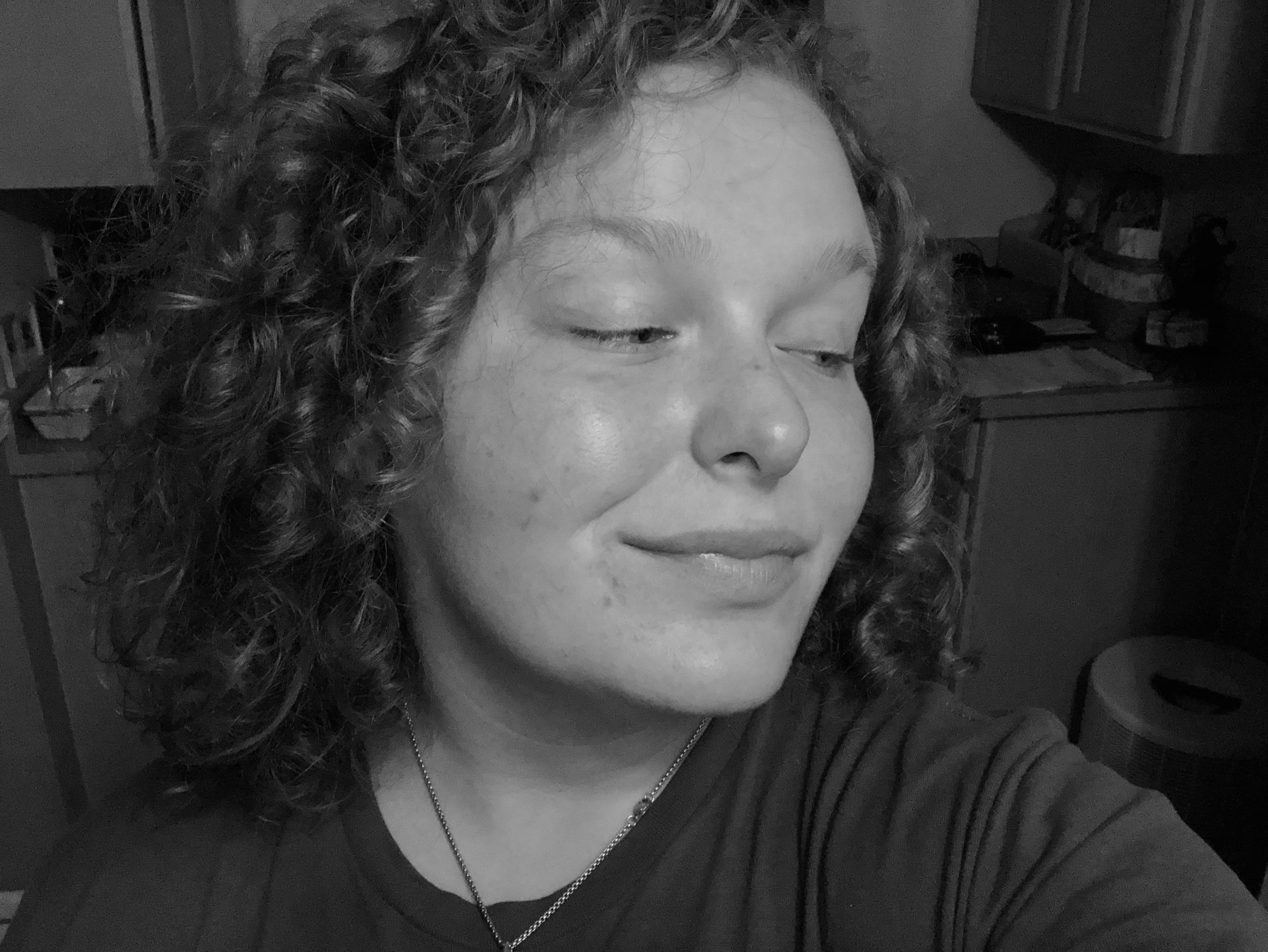 a b&w after work selfie {19 f} | Scrolller