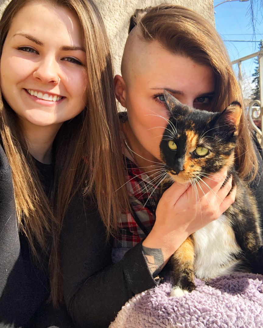 A classic lesbian couple pic.. | Scrolller