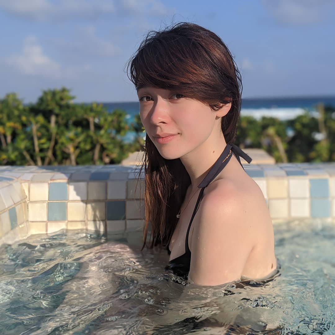 A day at the pool with Jane the cutie | Scrolller