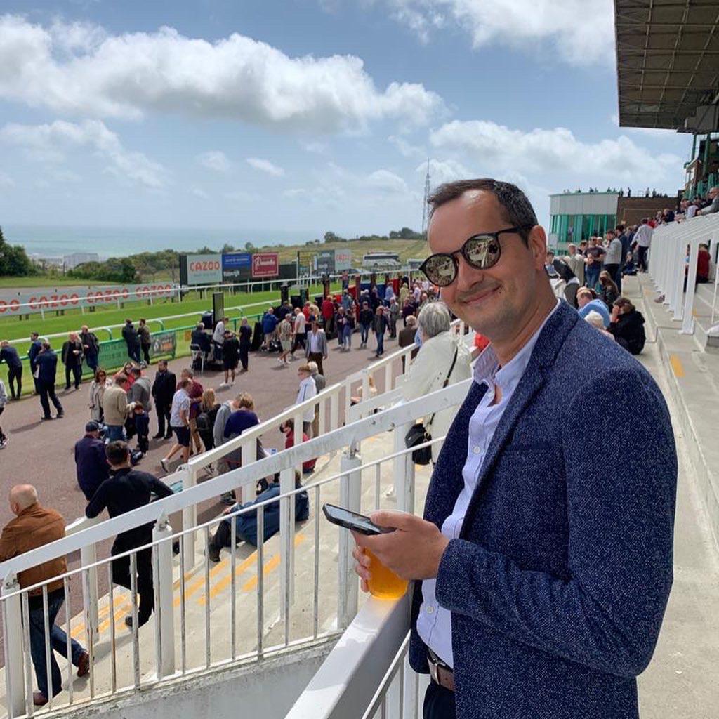 A day at the races! | Scrolller